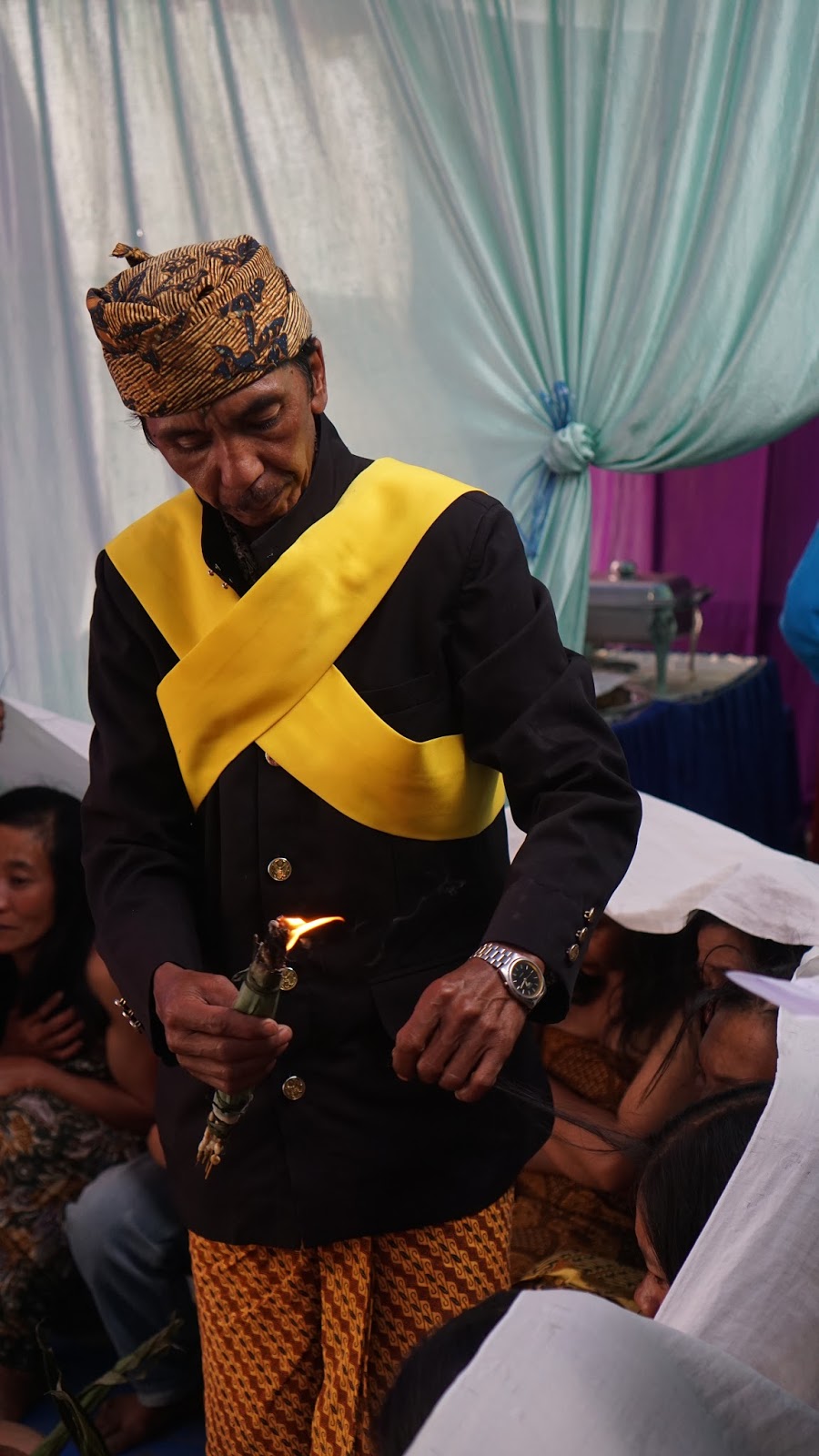 NGADAS NEGERI KAHYANGAN: Ritual Adat Entas-Entas Suku Tengger