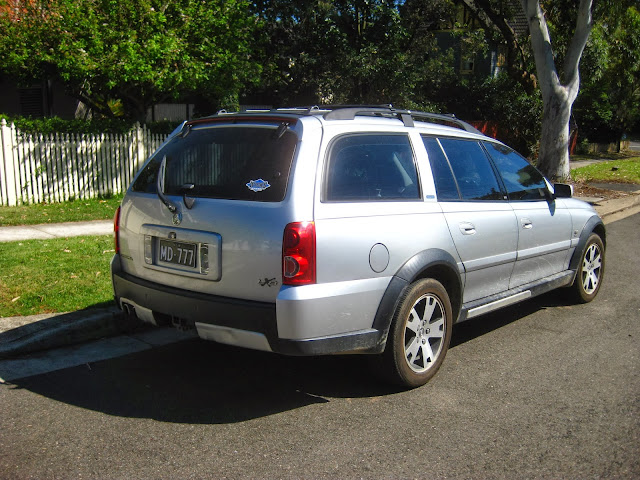 Aussie Old Parked Cars: 2005 Holden VZ Adventra LX8