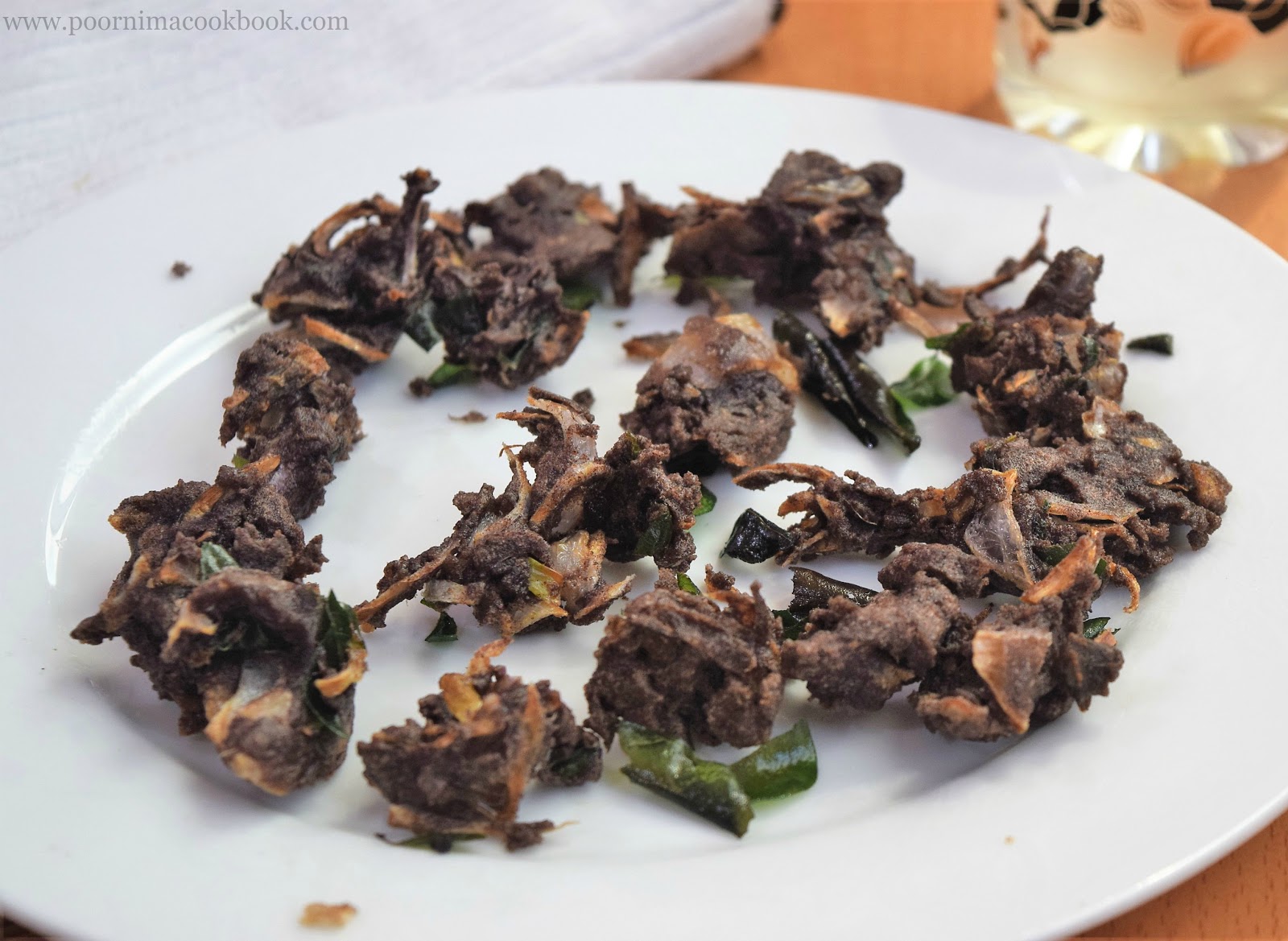 Poornima's Cook Book: Ragi Pakoda / Ragi Pakora / Finger Millet fritters