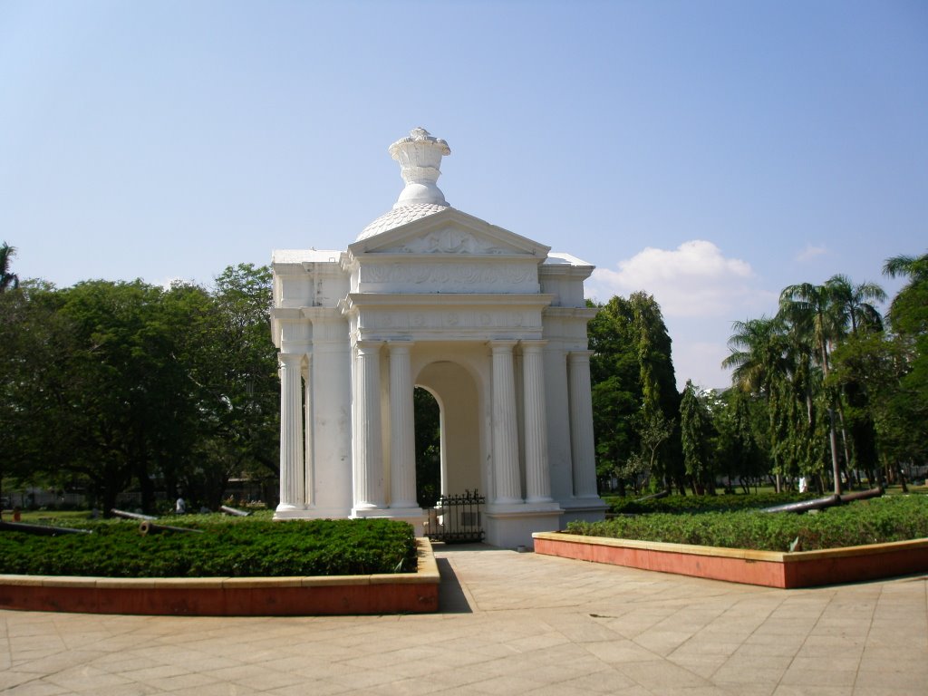 Pondicherry Tourism: Aayi Mandapam (Park Monument), Pondicherry