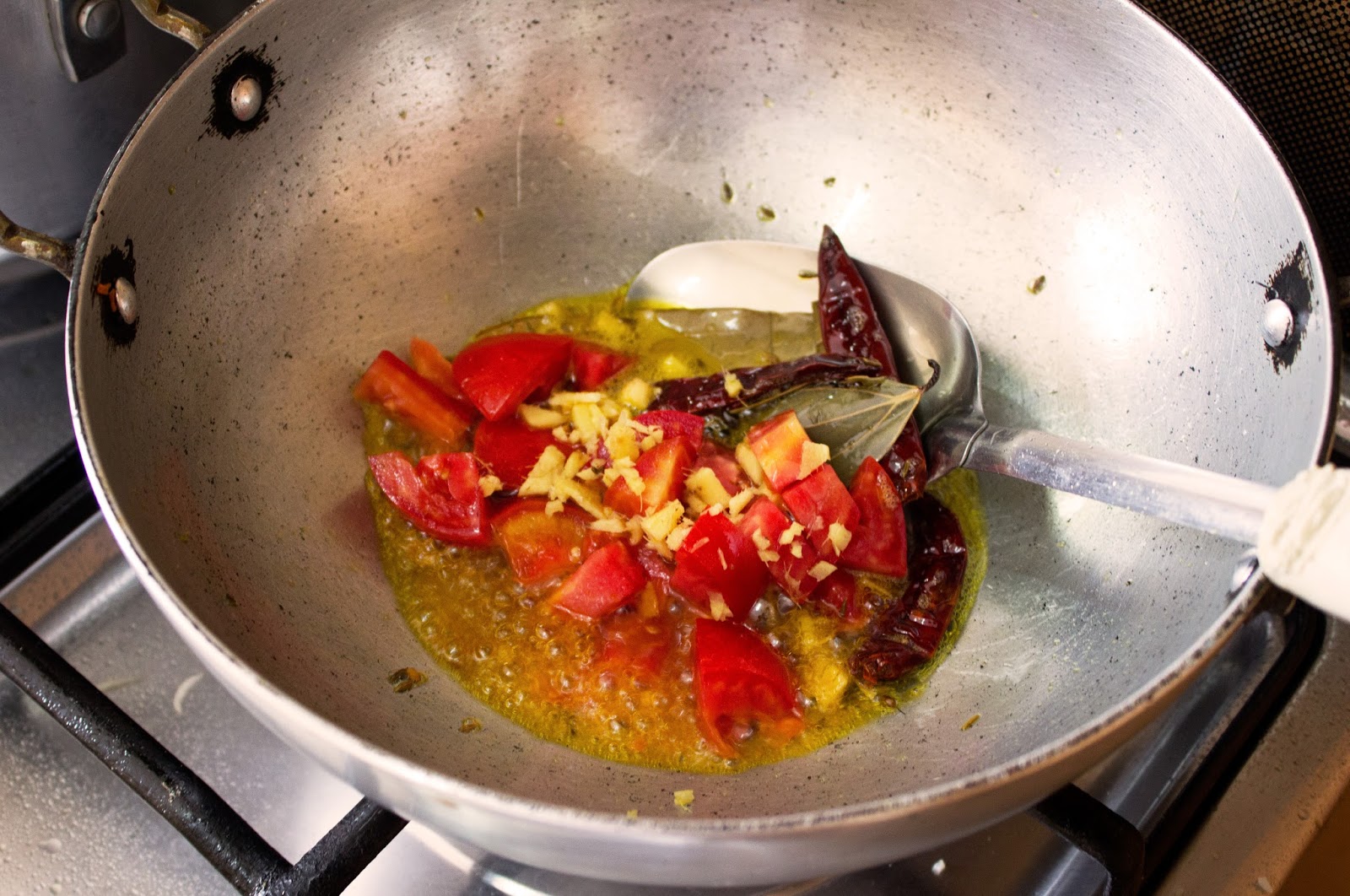 Niramish Kosha Alur Dom / Pure Vegetarian Bengali Dum Aloo