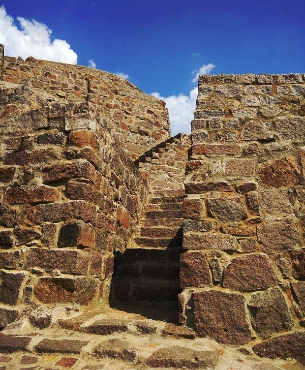 India: Naya Qila - An abandoned fort and treasures hidden inside a ...