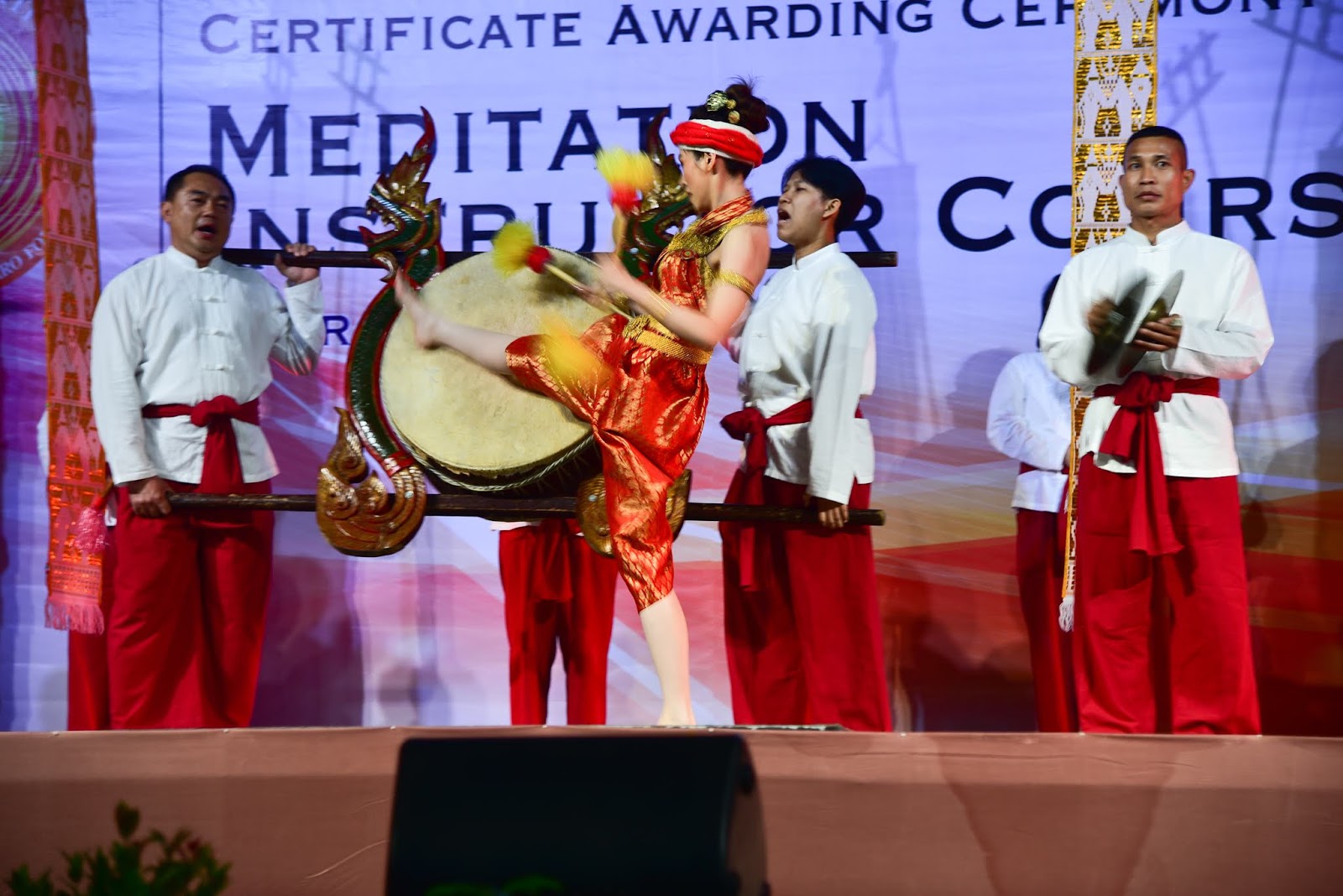 Klong Sabad Chai กลองสะบัดชัยหญิง: Traditional Thai Drum (700 years ago)