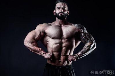 Muscle Lover: Romanian muscle hunk Roberto Alexandru