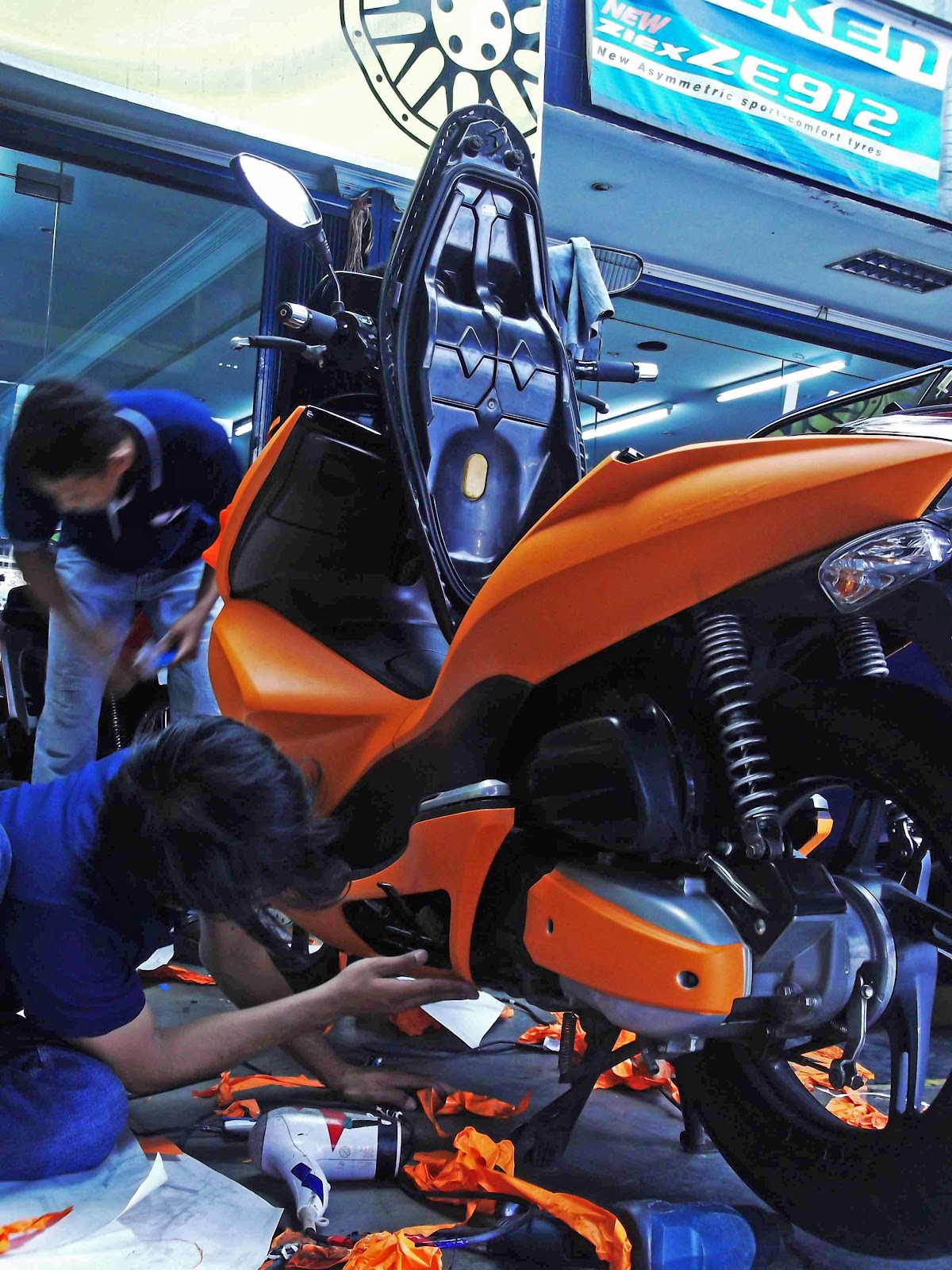 anti theory design: HONDA PCX FULL WRAPP