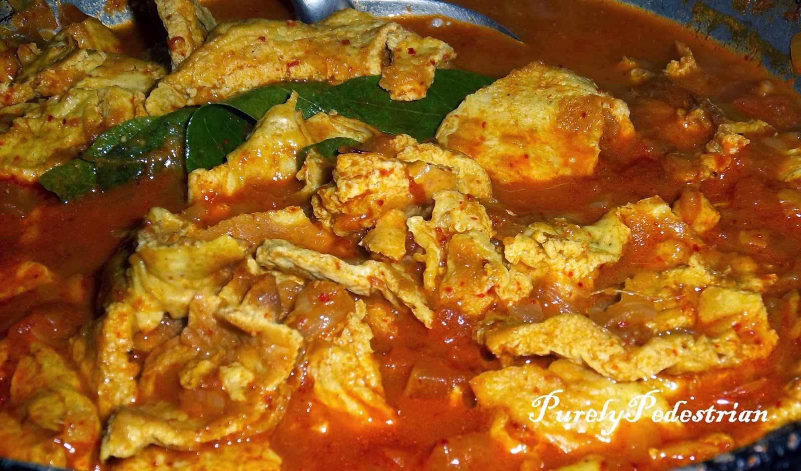 Purely Pedestrian: Motta Curry Thenga Paal / Egg Curry in Coconut Milk ...