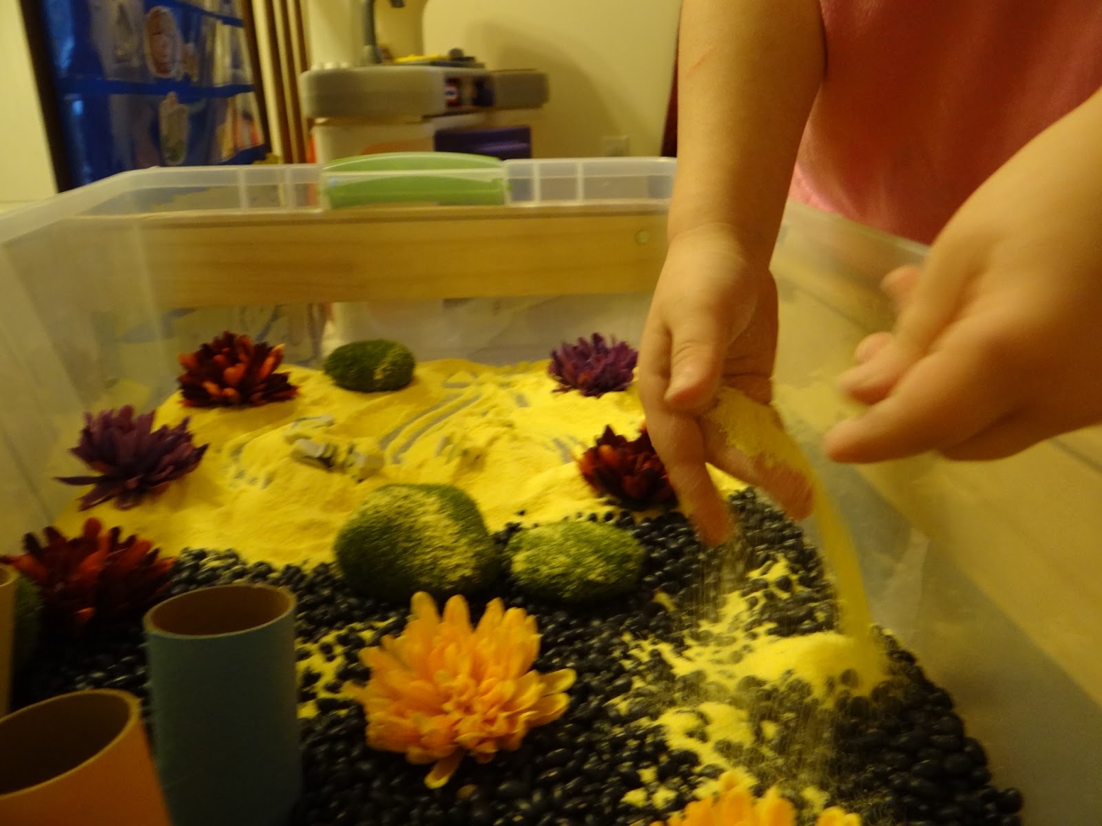 Whole Child Preschool: Busy Bee Sensory Box