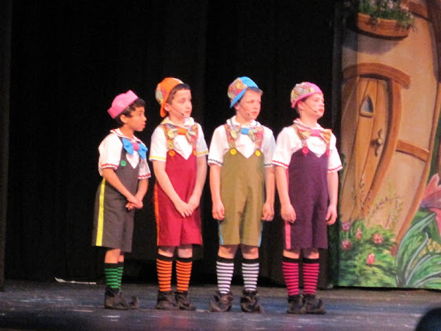 Munchkins - We Love Colors Friends Blog