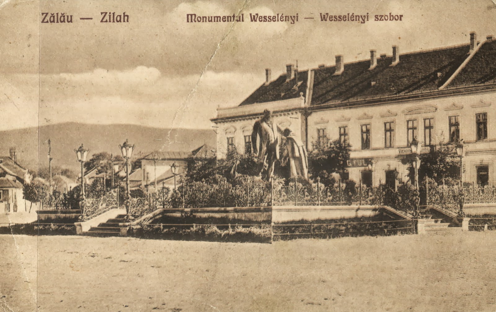 Foto travel: Statuia lui Matia Corvin împlinește 111 ani