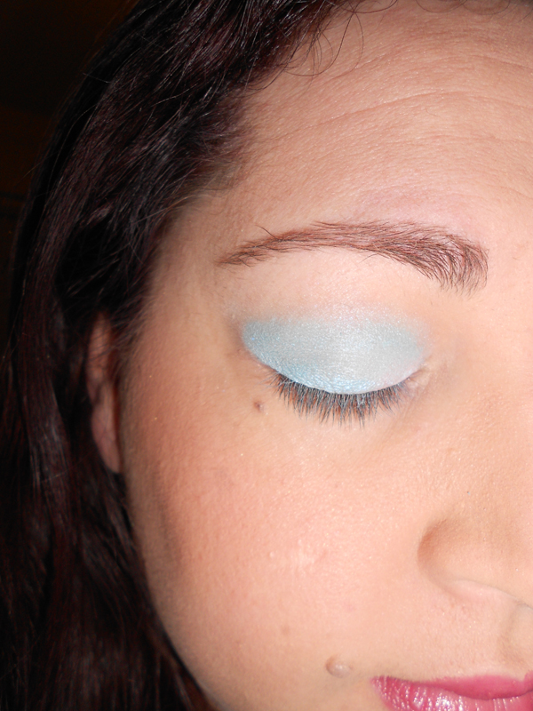 Beauty In Bloom: My first tutorial - Electric Blue Eyes!