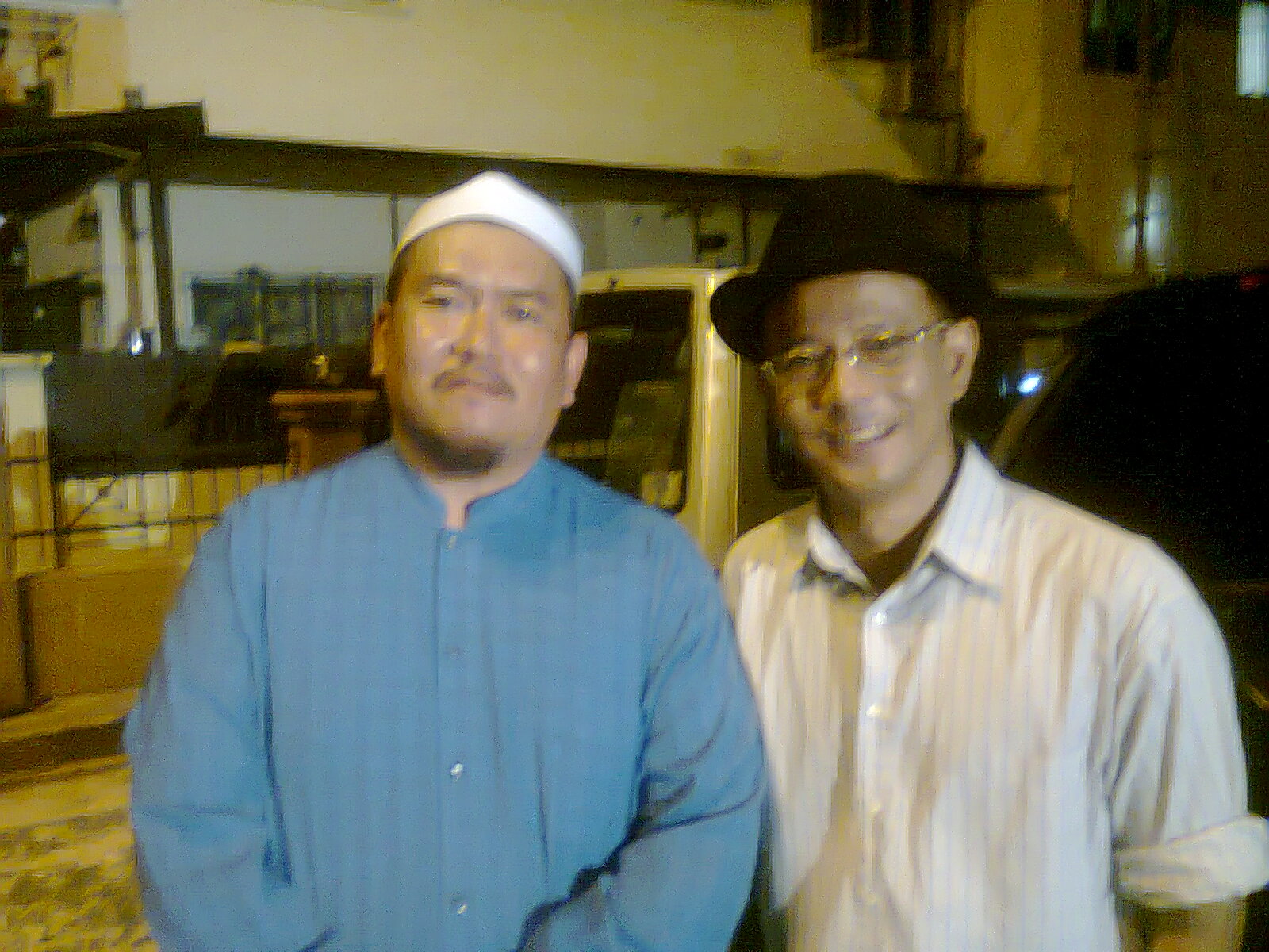my script: Bersama Azhar Sulaiman yg sdg dlm penggambaran drama ...