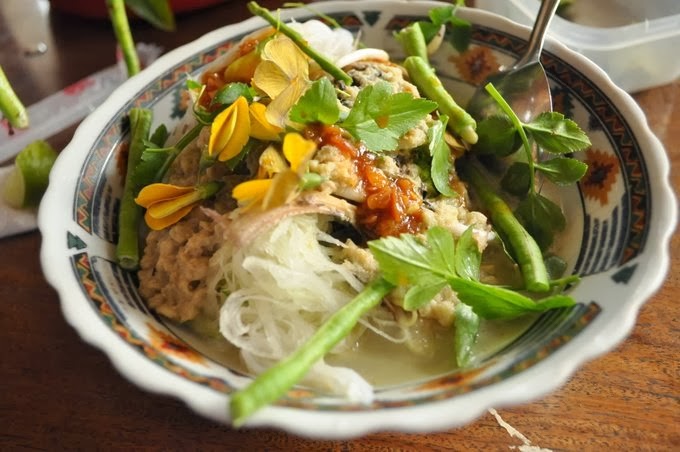 How to Make Cambodian Num banh chok - Cambodian rice noodle soup Asian ...