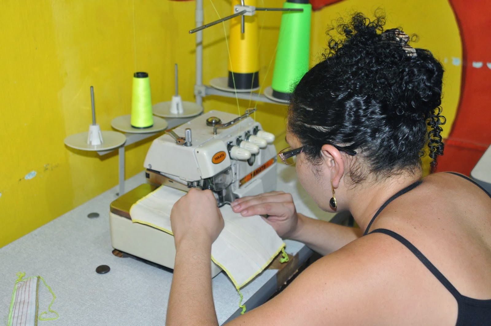 Casa De Andaluzia: Curso de Operador de Máquina de Costura 2012