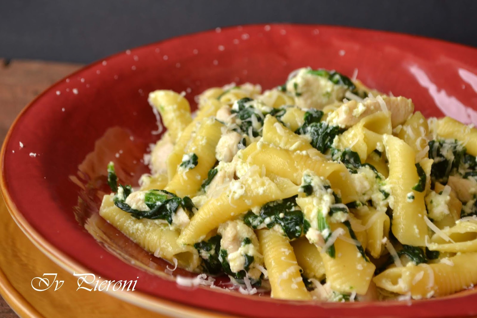 С нож и вилица в ръка: Паста с пиле, рикота и спанак - Garganelli con ...