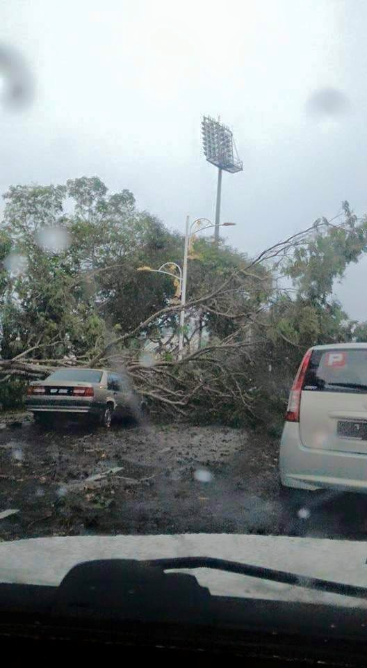 Gambar Kejadian Ribut Kuat Di Terengganu 4 Julai 2015 - JunaBlogg