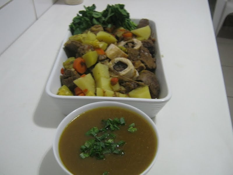 Delícias da Tia Néia: CHAMBARIL COM LEGUMES E PIRÃO