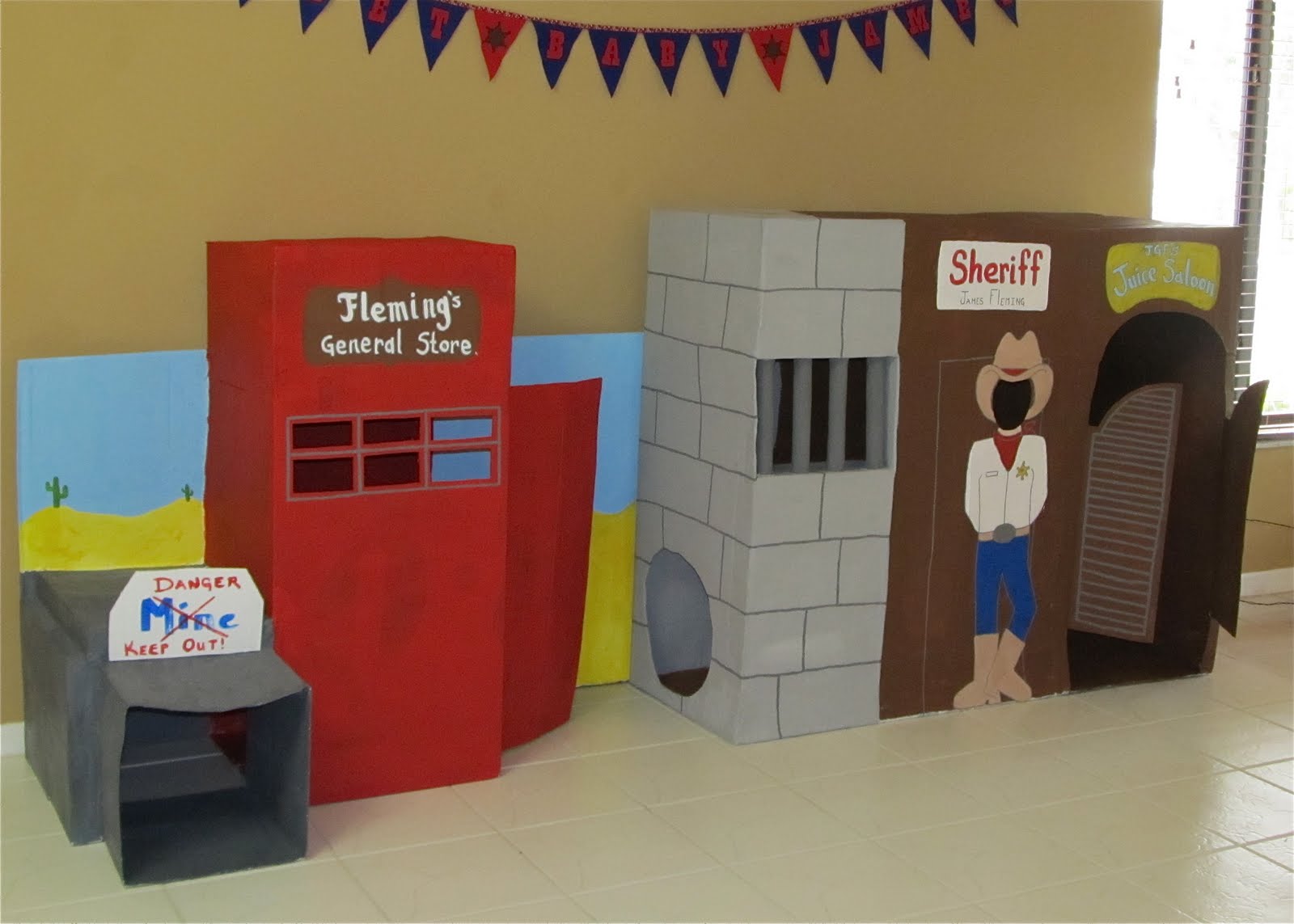 Adventures in Craftiness: Crafting a Cowboy Party: Cardboard Western Town