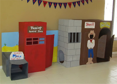 Adventures in Craftiness: Crafting a Cowboy Party: Cardboard Western Town
