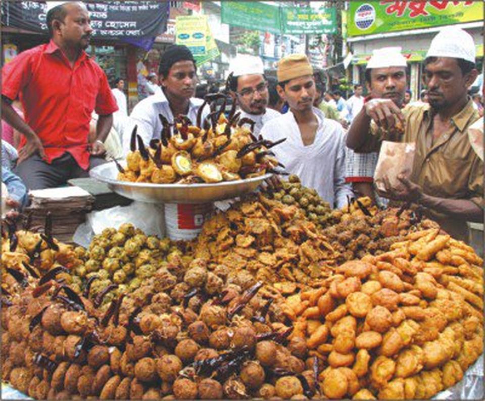 Ghurnayoman Ghora-Fera:::...: Bangladeshi Iftar Items