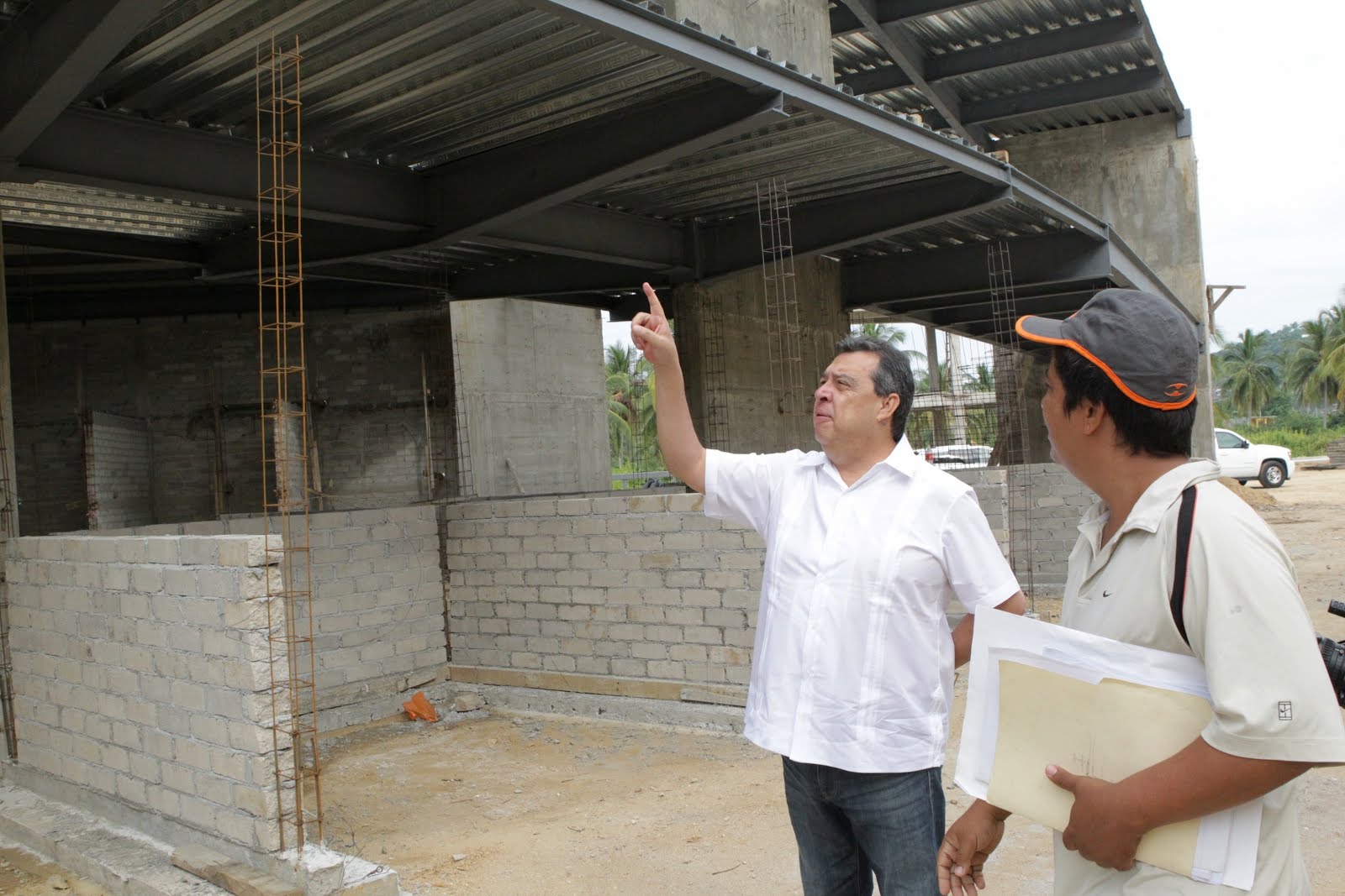 SUPERVISA ÁNGEL AGUIRRE CONSTRUCCIÓN DEL NUEVO MERCADO EN COYUCA DE ...