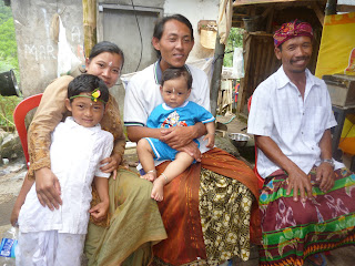 santidiwyarthi: Mecaru me Rsi Ghana, Ngiring Ida Ratu Peranda, Anggara ...