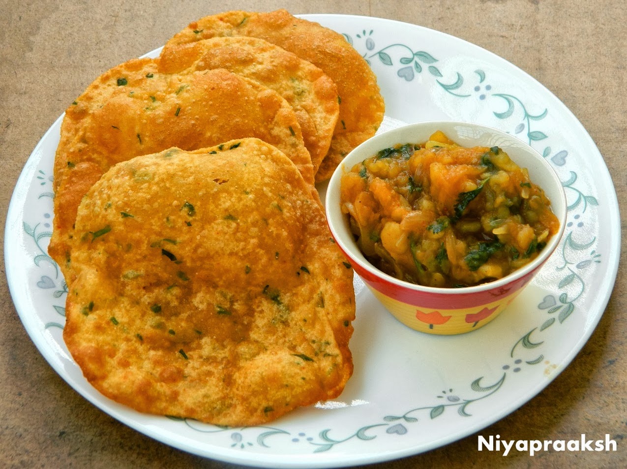Niya's World: Masala Puri / Whole Wheat (atta) Puri with Aloo Ki Bhaji
