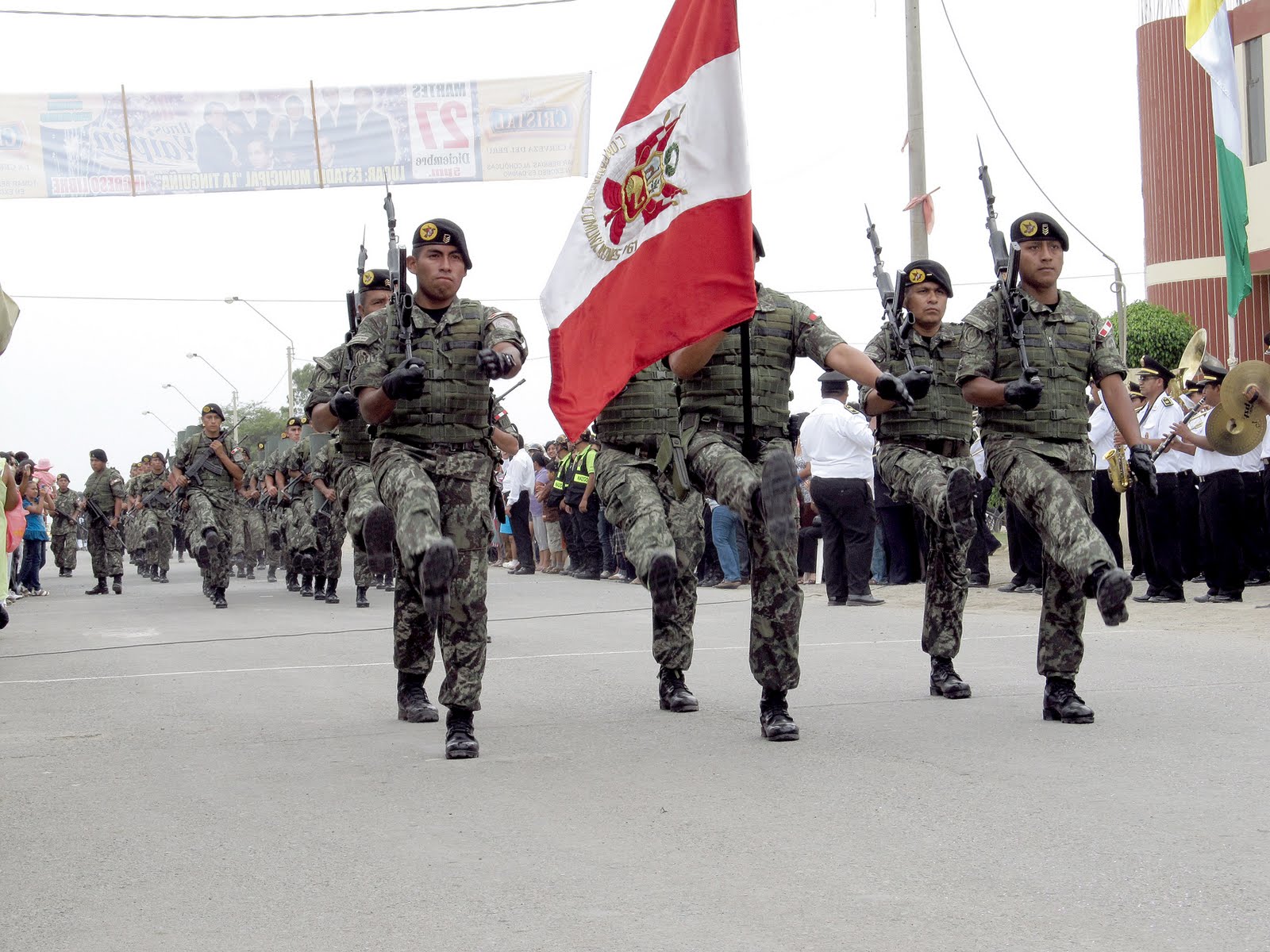The Dominant News: Wallpapers militares de Peru