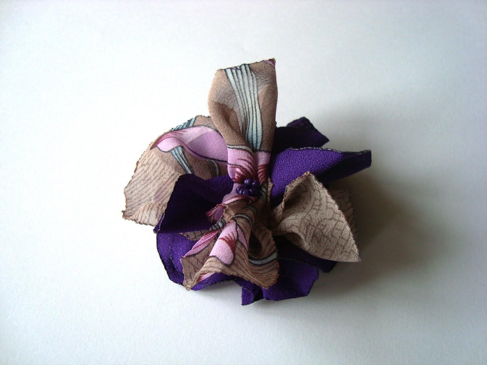 Roxo bijuterii handmade: Brosa handmade COD BR 004