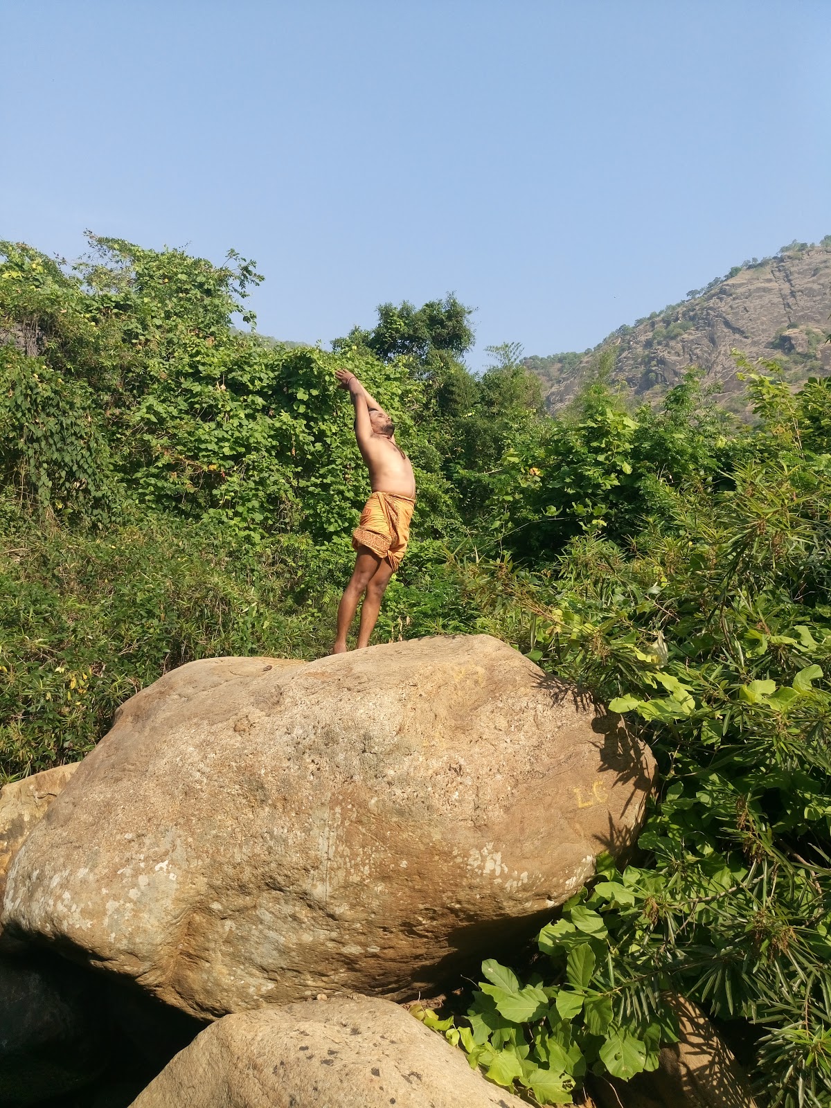 Moongilanai Kamatchi Amman Temple, Devathanapatti: May 2018