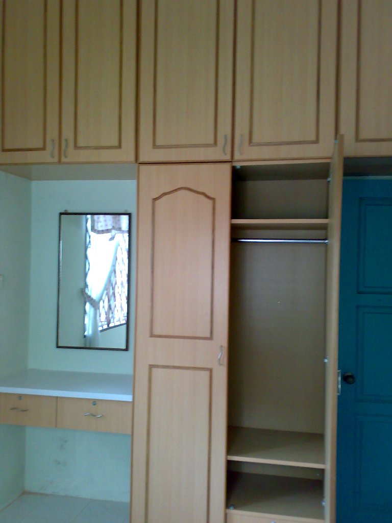 Utara kabinet: Almari Bilik AB21