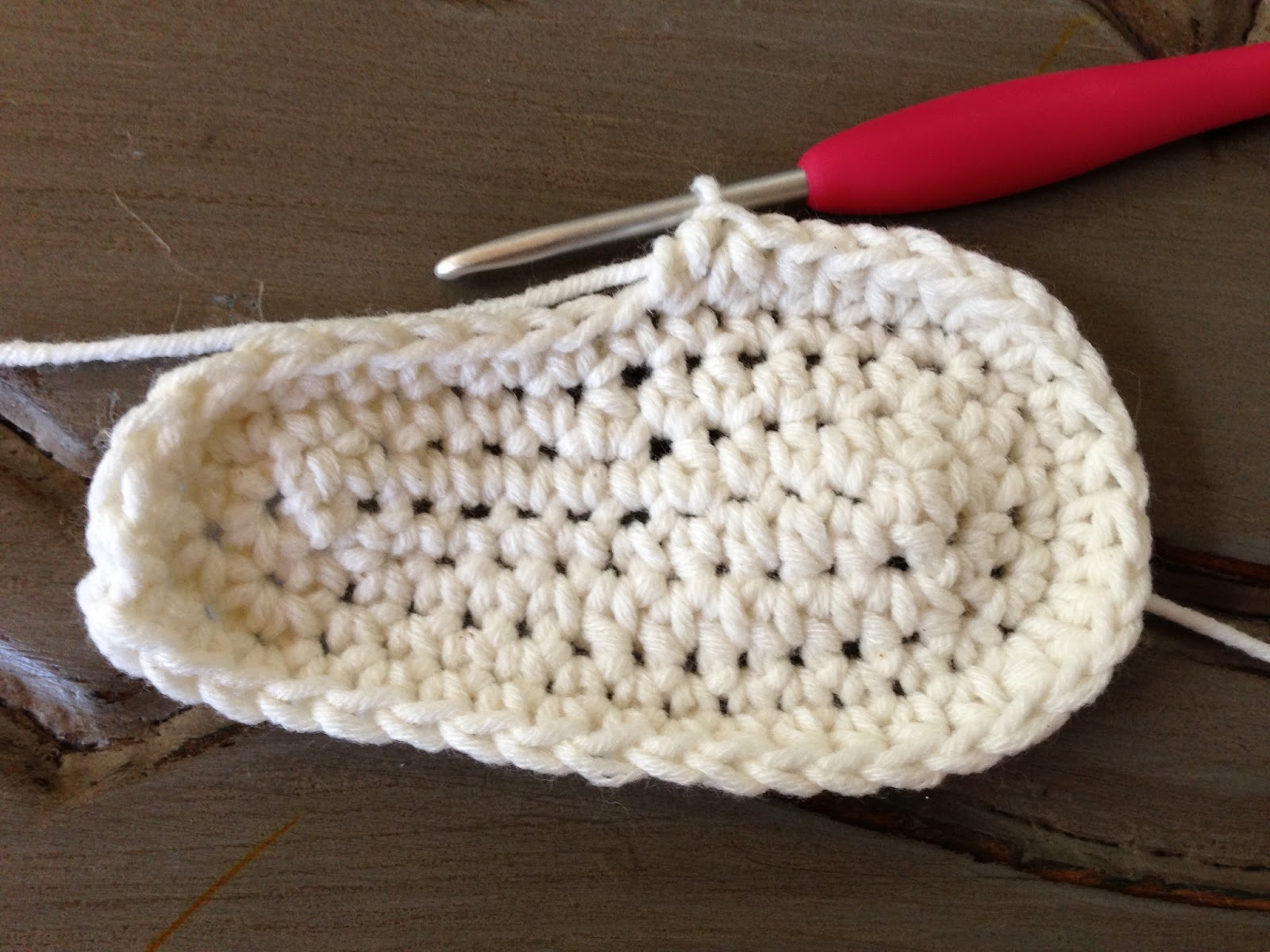 Annoo's Crochet World: Baby Flip Flops Free Pattern