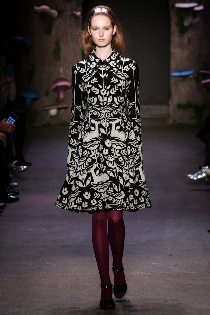 Chic Management: Grace Simmons opens THEORY RTW15 at NYFW