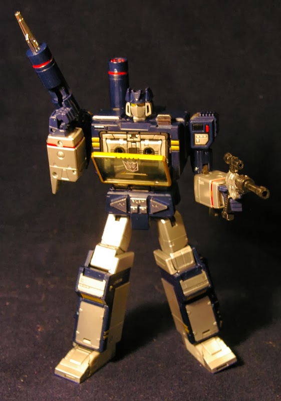 Action Figure Adventures: Masterpiece Soundwave - Transformers