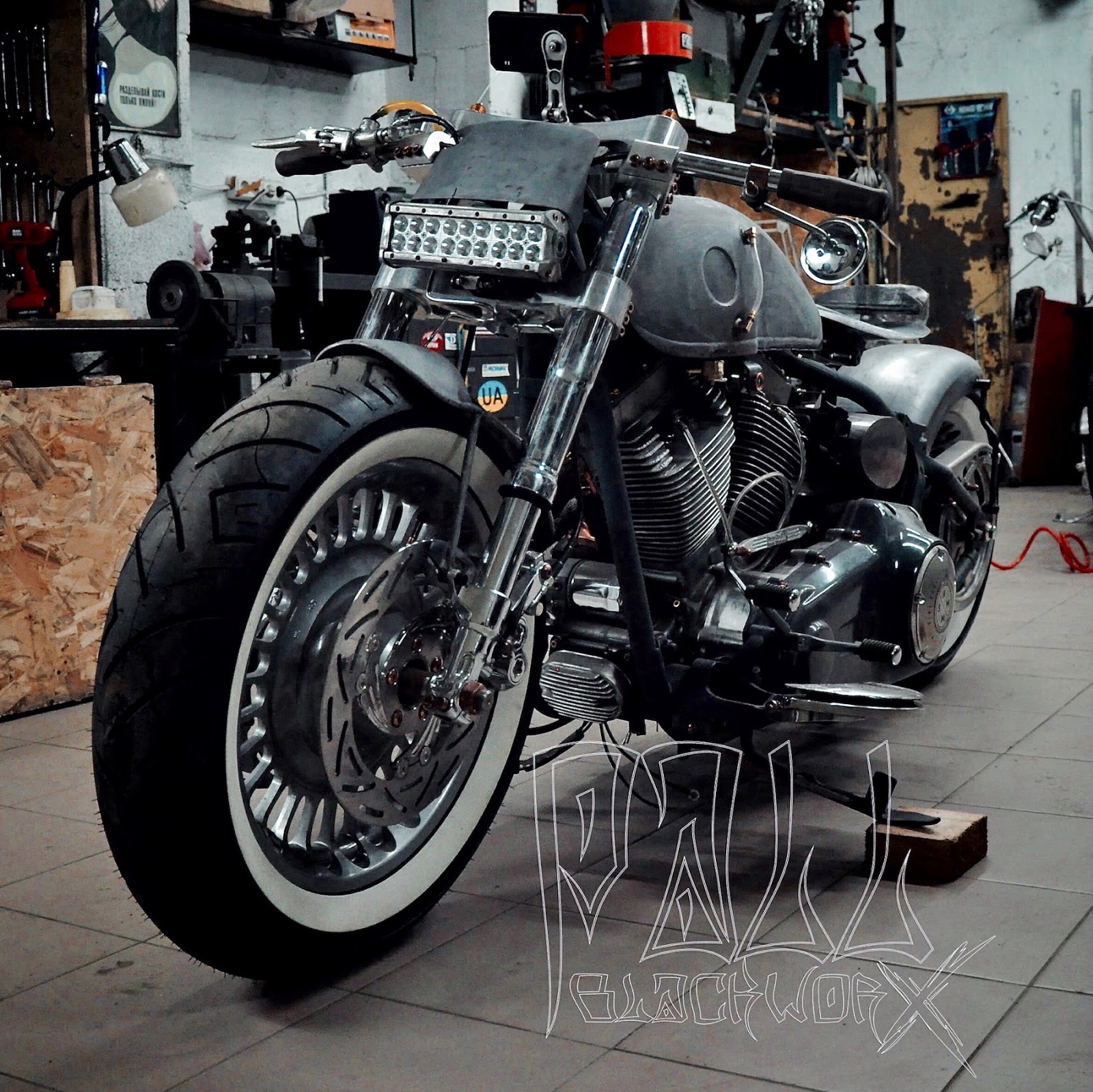 Mojave Softail - Inazuma café racer