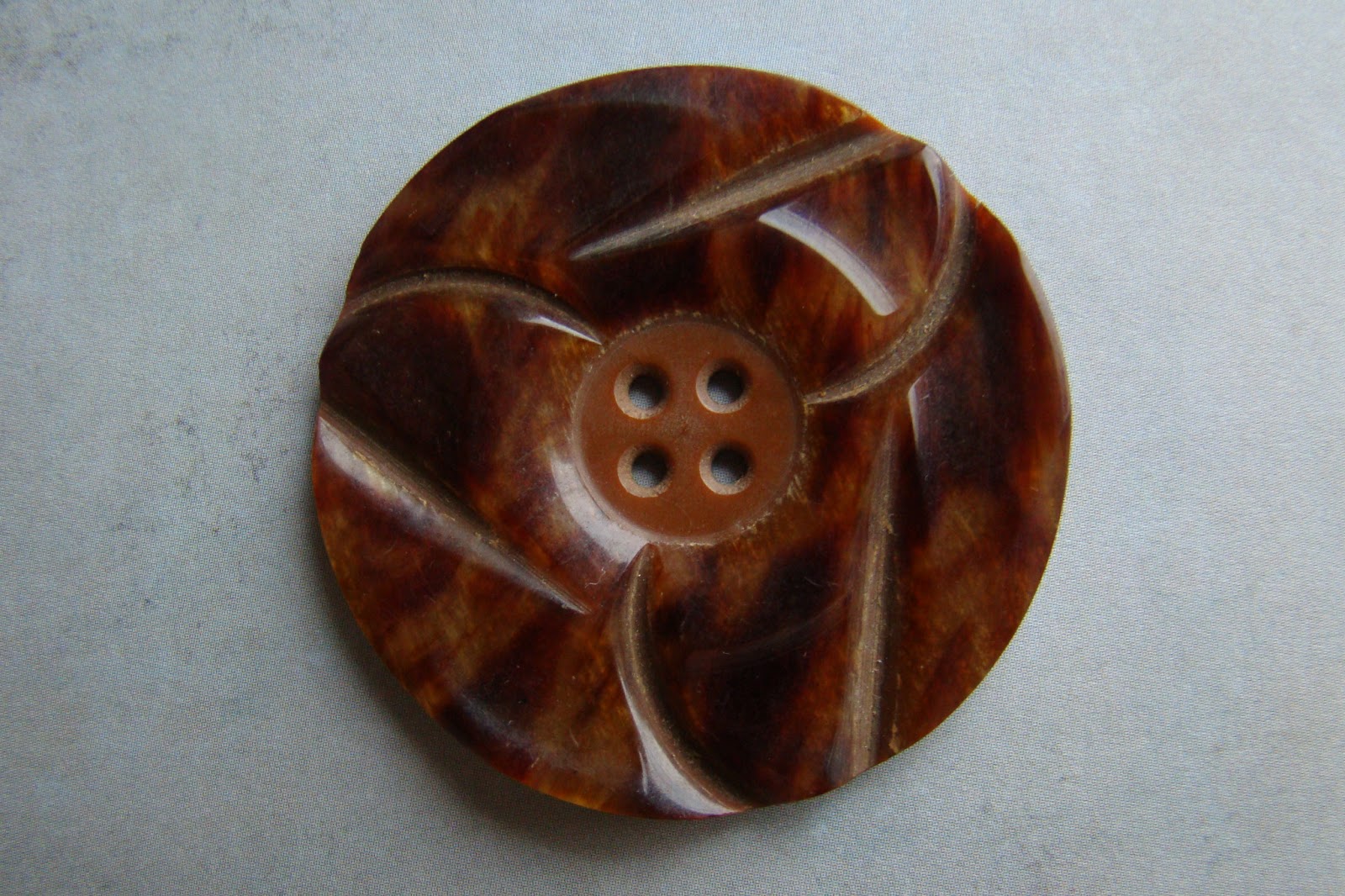 Les 1000 boutons de l'Atelier: X X L*