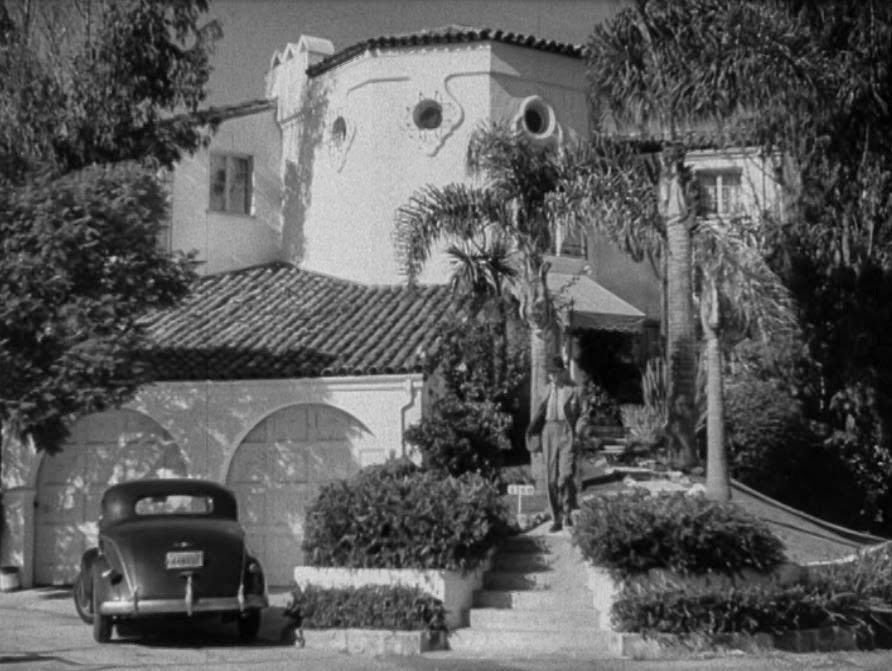 How Did Walter Neff Change His Mind in Double Indemnity? - Film Noir