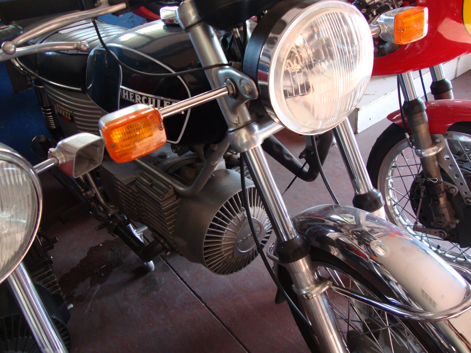 RESTAURACIONES FELIPE MARTIN MARTIN: REPARAMOS MOTOS CON MOTOR ROTATIVO