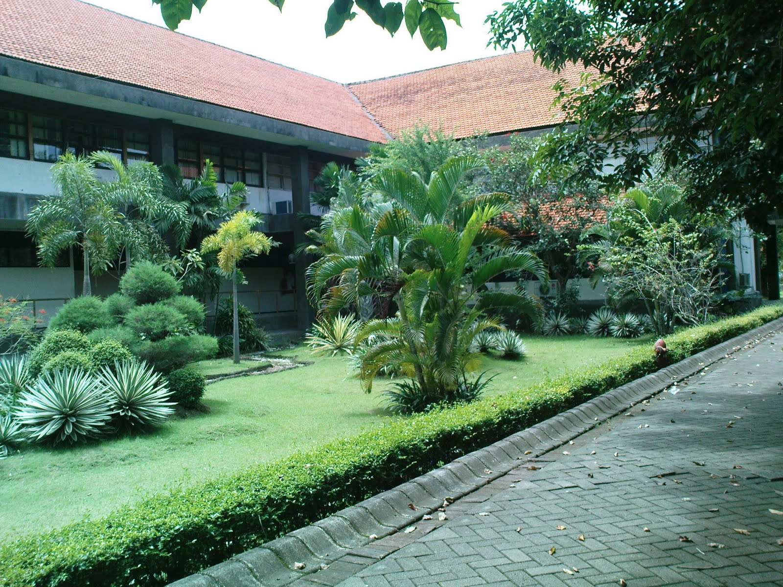 Coretannya BRILIANTA: Sekilas Tentang Kampus ITS Surabaya (Institut ...