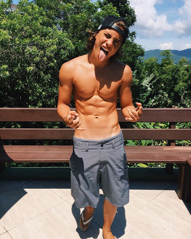 WE LOVE HOT GUYS: Cute Guys on Vacation