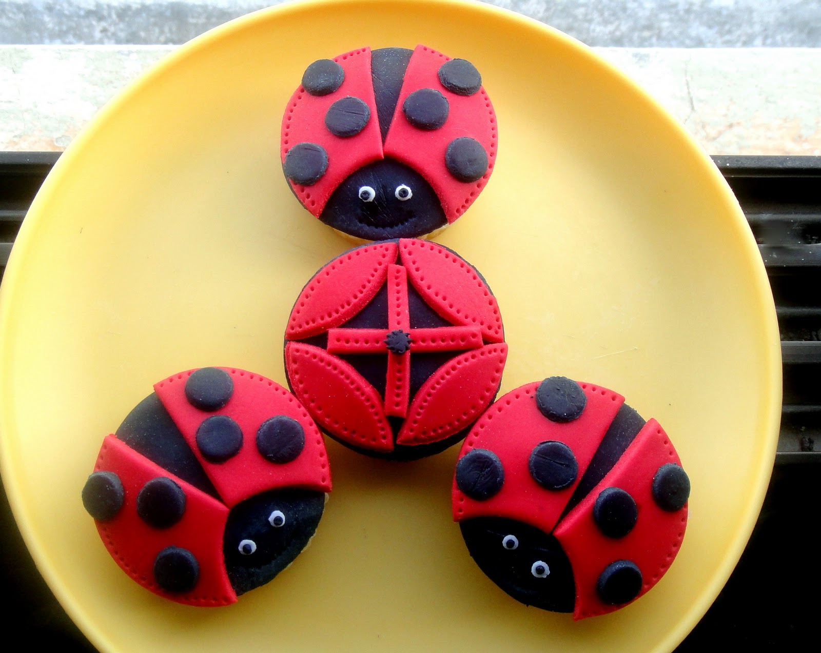 Get Set Bake...: Edible Ladybirds