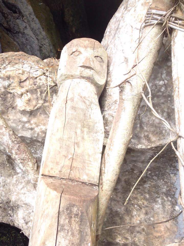 Lagenda Batu Kudik , Rumah Panjang Menjadi Batu - Comebara