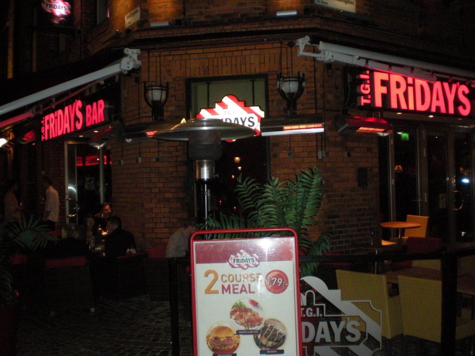 Skånegrabben i Malmö: T.G.I Friday´s Bar!