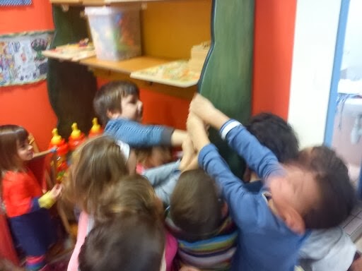 Νηπιαγωγός απο τα Πέντε: ΕΔΩ ΠΟΛΥΤΕΧΝΕΙΟ 2...