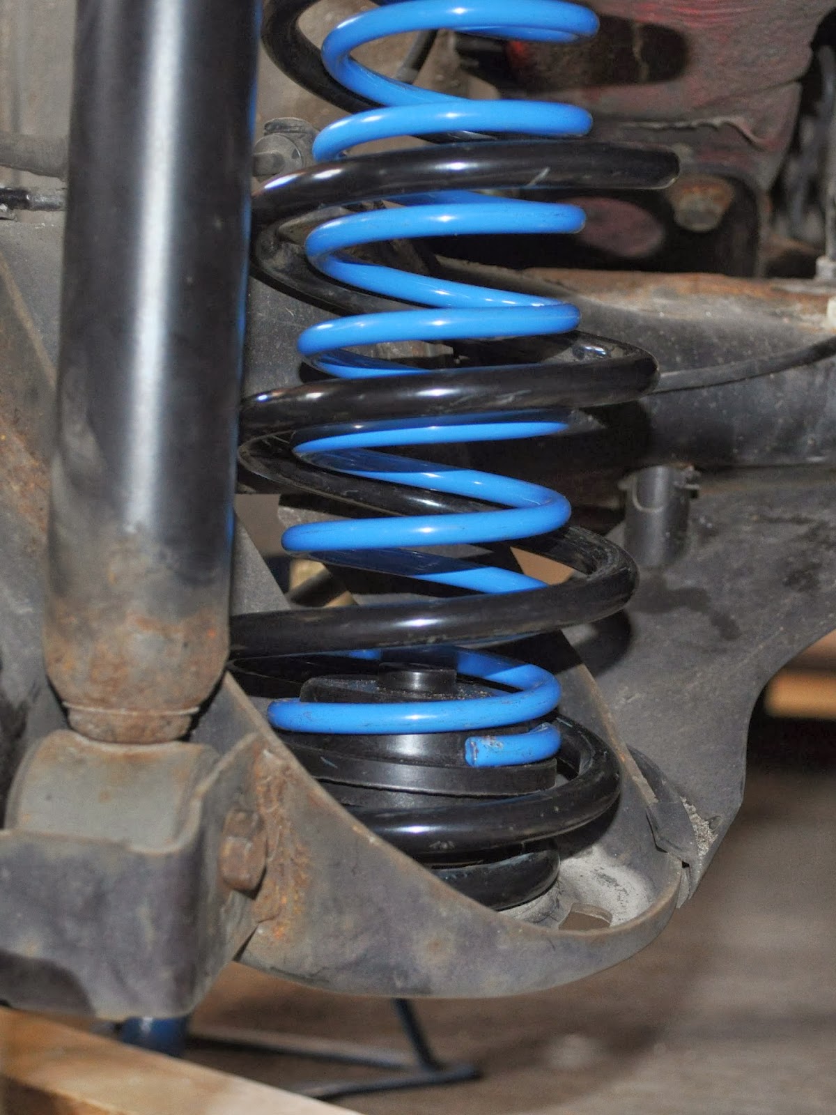 New Beetle Elektroauto Blog: Zusatzfedern eingebaut