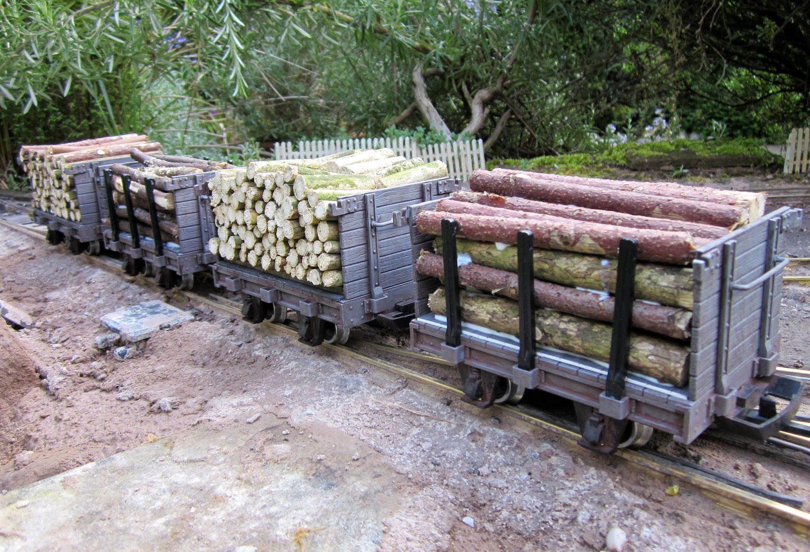 Peckforton Light Railway: How I weathered some LGB Feldbahn timber ...