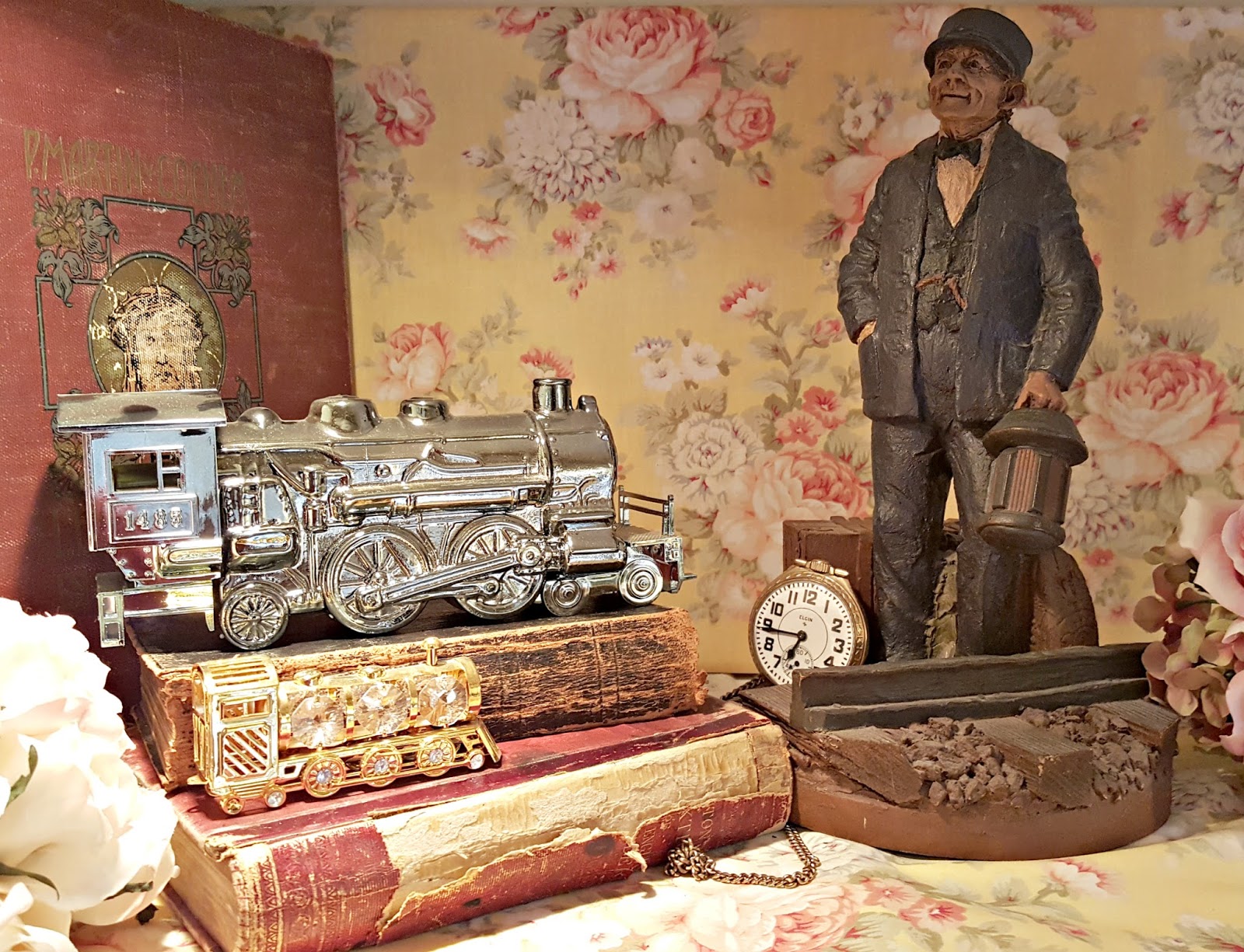 Penny's Vintage Home: Traveling by Train Vignette