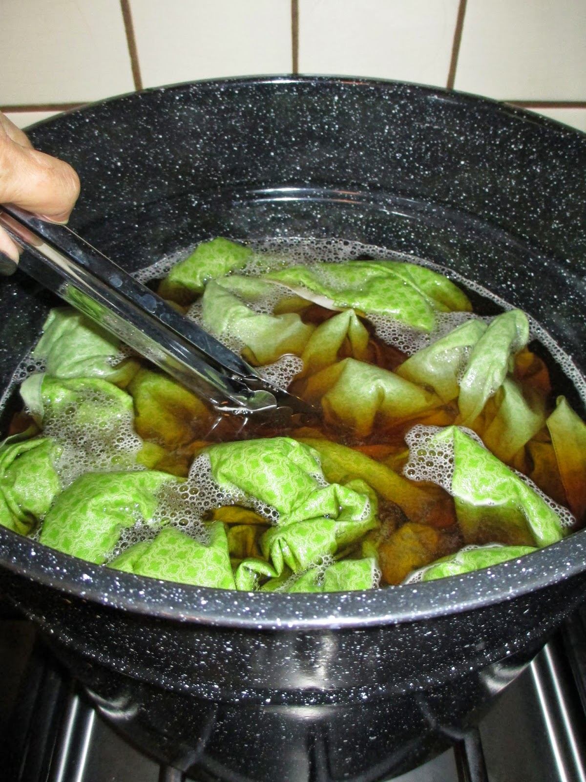 Andie's Way: Tea Staining Fabric for a Vintage Look