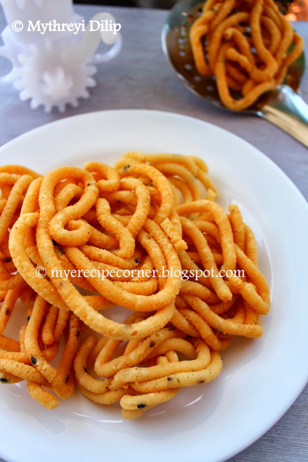 Mye's Kitchen: Thenkuzhal Murukku Recipe - Diwali Snack Recipes