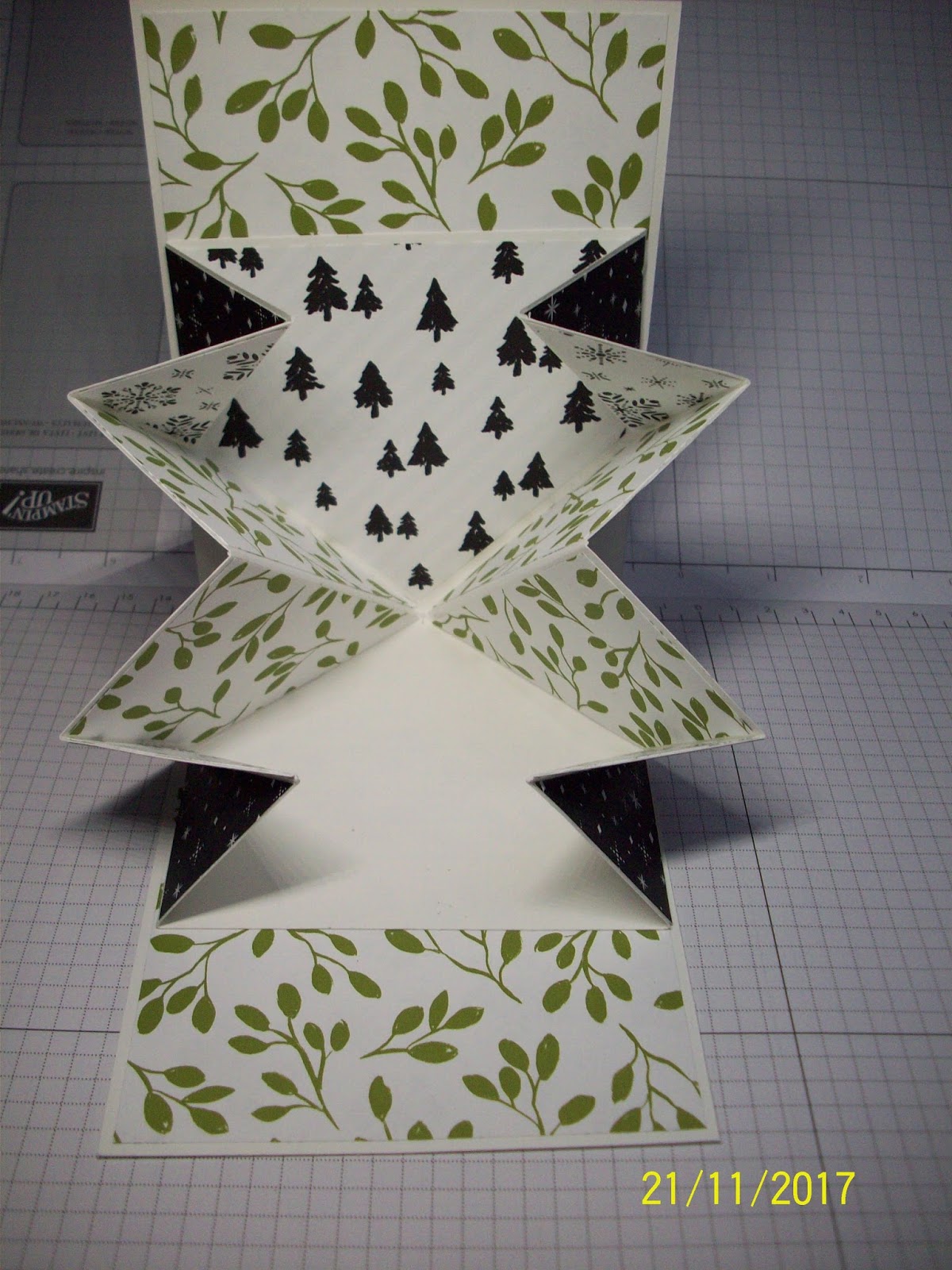 2biggirlscrafting: Tutorial - Card Fold