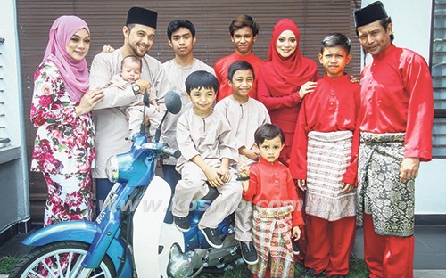 Sederhana raya Linda, Diana Rafar